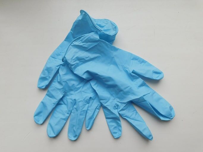 Your 101 Expert Guide To Acid Resistant Gloves For Industrial & Medical Use